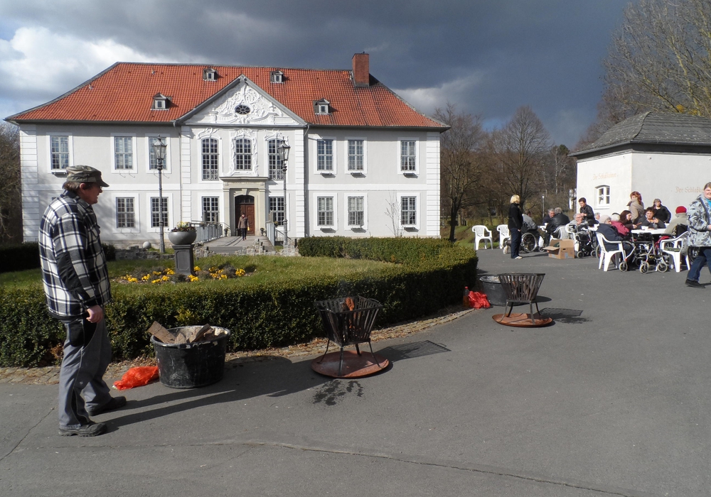 Für Jung und Alt: Osterfeuer am Schloß Schliestedt | regionalHeute.de