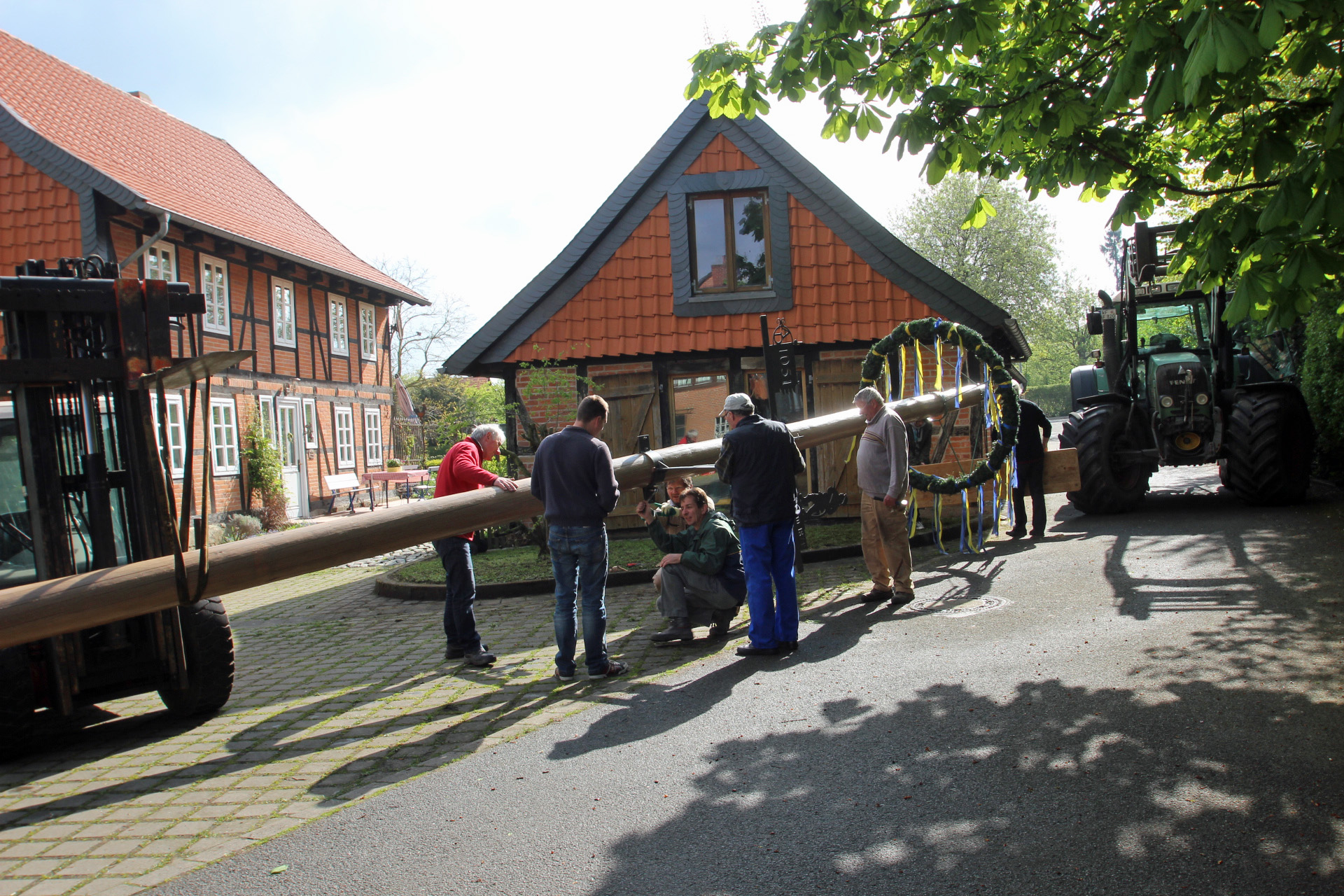 Abbau des Atzumer Maibaums | regionalHeute.de