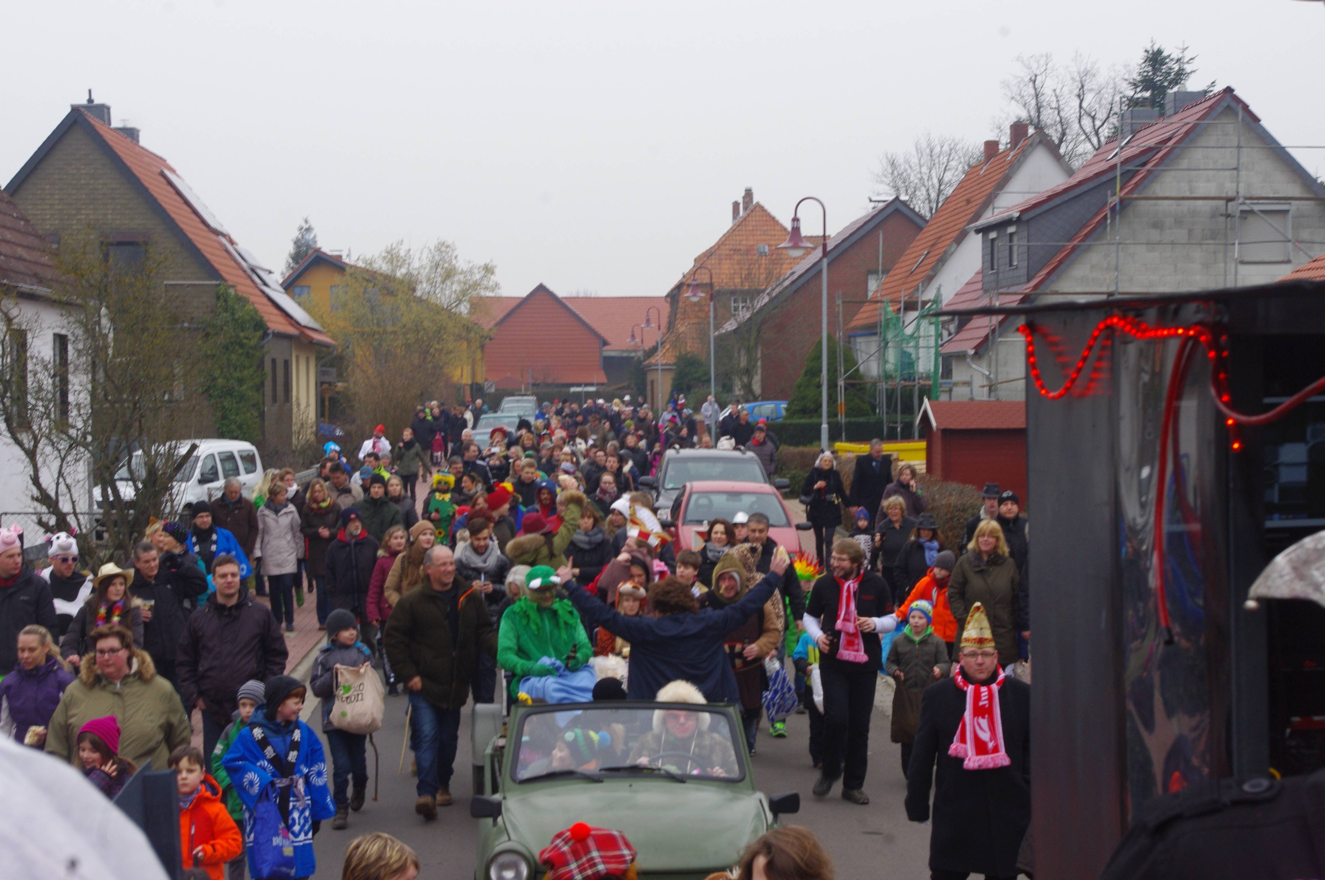 Mit Tradition und Spontanität gegen Terrorismus: Mini-Schoduvel in ...