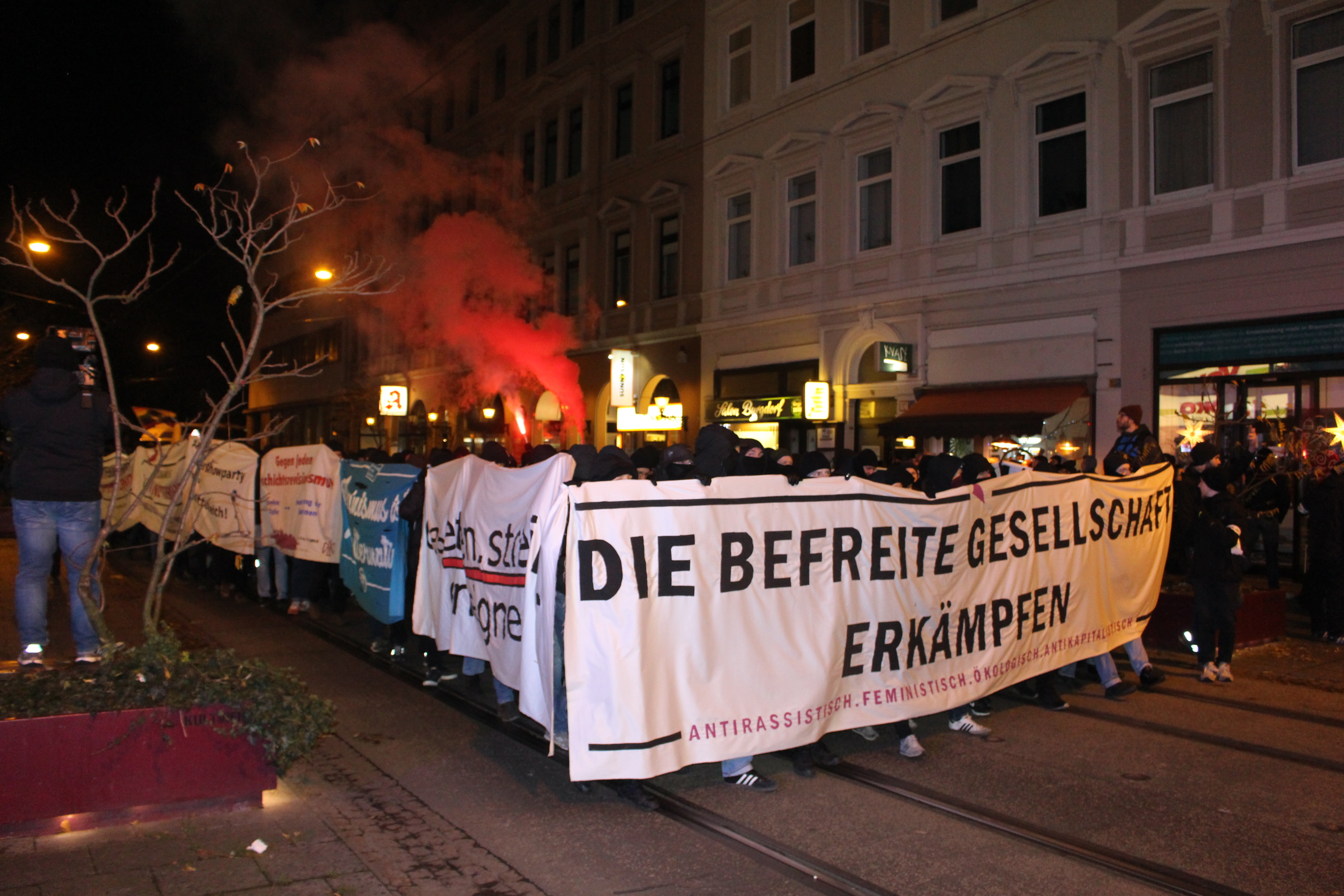 Erste Anti-AfD-Demo verlief weitgehend ohne Zwischenfälle ...