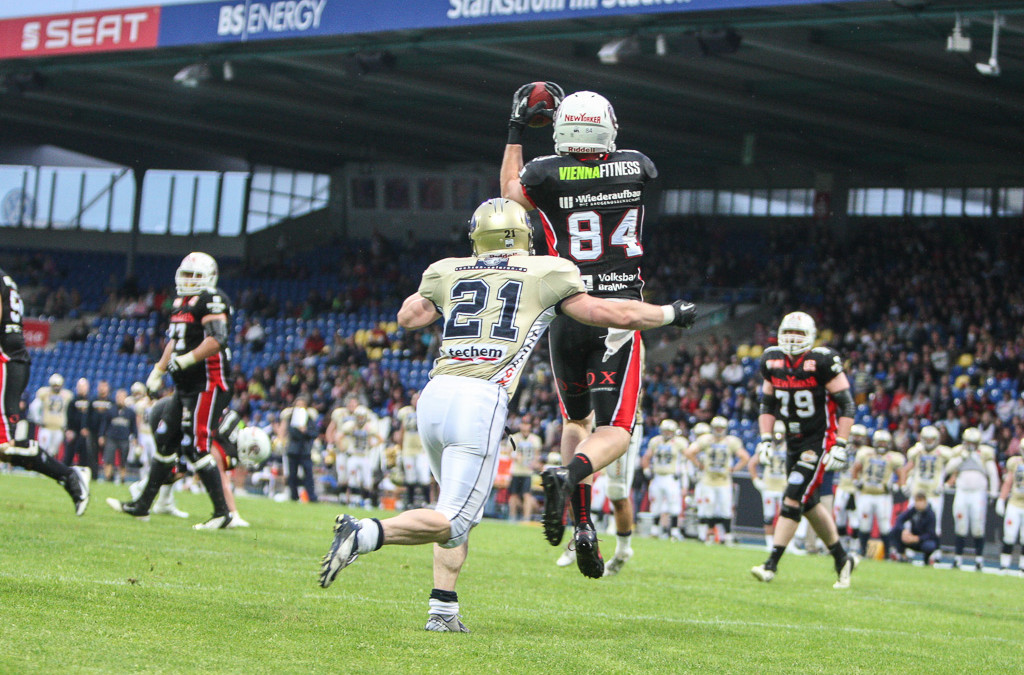 Sieg gegen Dresden Monarchs: Lions verteidigen Spitzenplatz ...