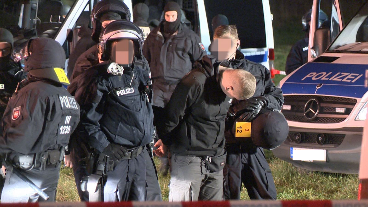 Derby: Hooligans-Schlägerei von Polizei gestoppt | regionalHeute.de