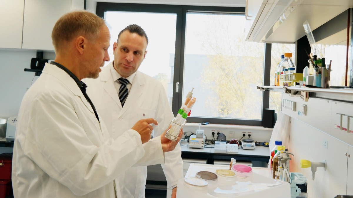 Oliver Schatta besuchte Leibniz-Institut DSMZ | regionalHeute.de