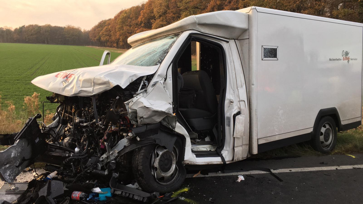 Unfall mit Geldtransporter: Rettungshubschrauber-Einsatz auf B4 | regionalHeute.de