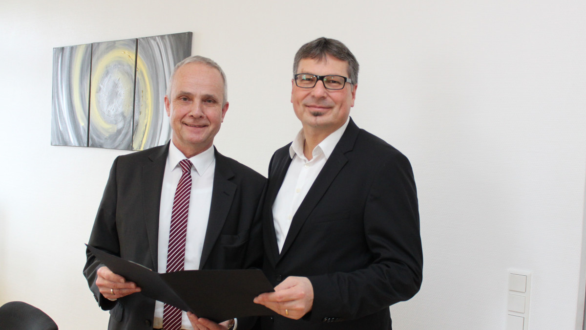 Landrat überreicht Polizeipräsident Pientka Resolution | regionalHeute.de