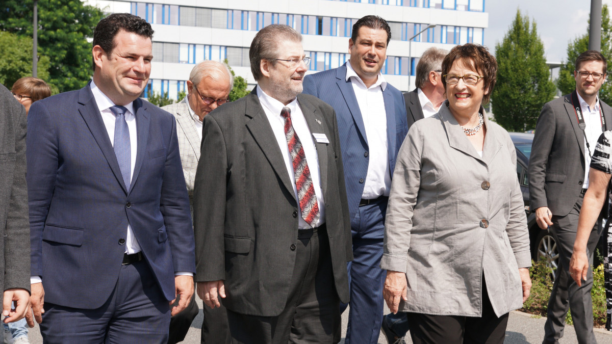 Brigitte Zypries: Auf Tuchfühlung mit der digitalen Zukunft ...