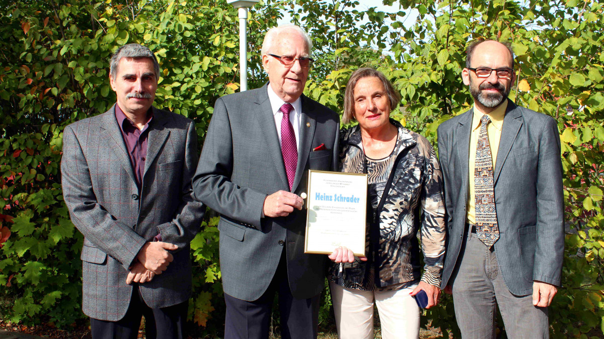 Heinz Schrader: Goldene Ehrennadel mit Rubin zum 90. Geburtstag | regionalHeute.de