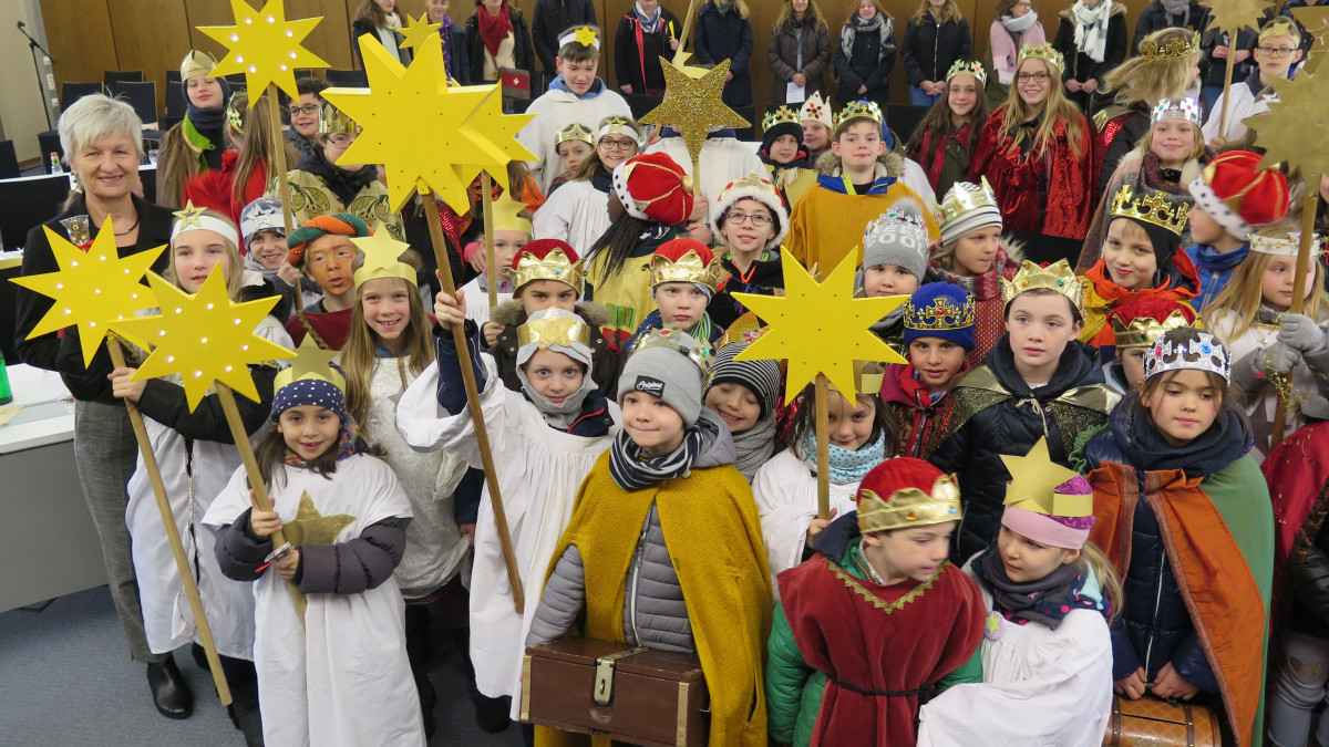 Landkreis-Verwaltung: Sternsinger spenden traditionellen Segen ...