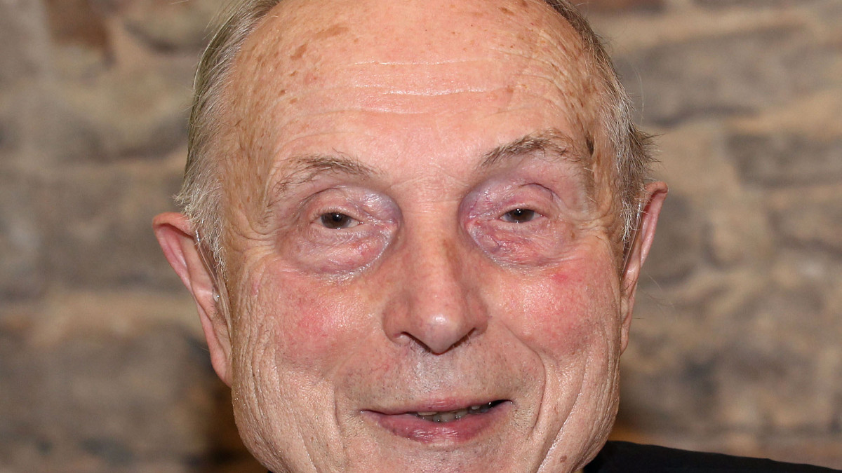 Altbischof Gerhard Müller feiert seinen 90. Geburtstag | regionalHeute.de