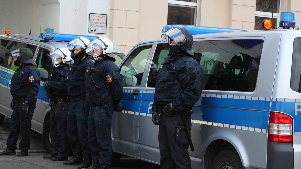 Großeinsatz an Braunschweiger Schule: Polizei sah Gefahrenlage ...