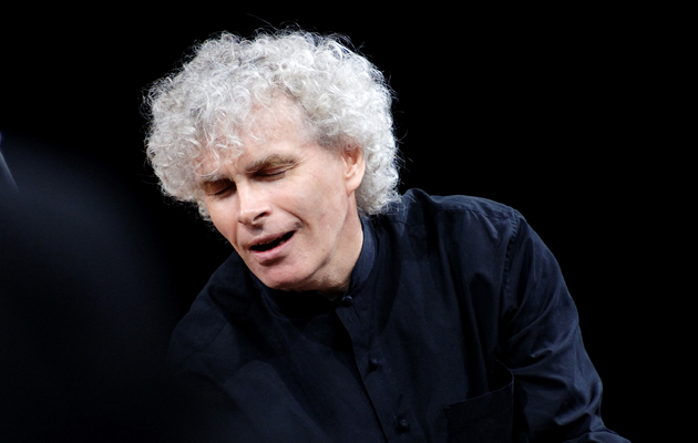 BERLINER PHILHARMONIKER LIVE im C1: Sir Simon Rattle dirigiert Bach | regionalHeute.de