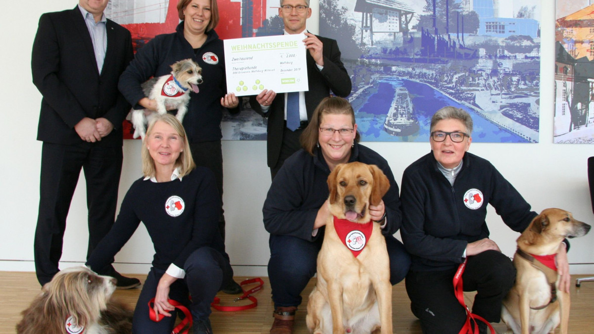 2.000 Euro für tierische Therapeuten - WOBCOM spendet an DRK | regionalHeute.de