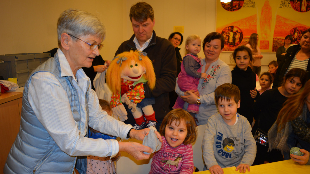 Ü-Kirche mit Puppe Lotta und dem lustigen Socken-Esel | regionalHeute.de