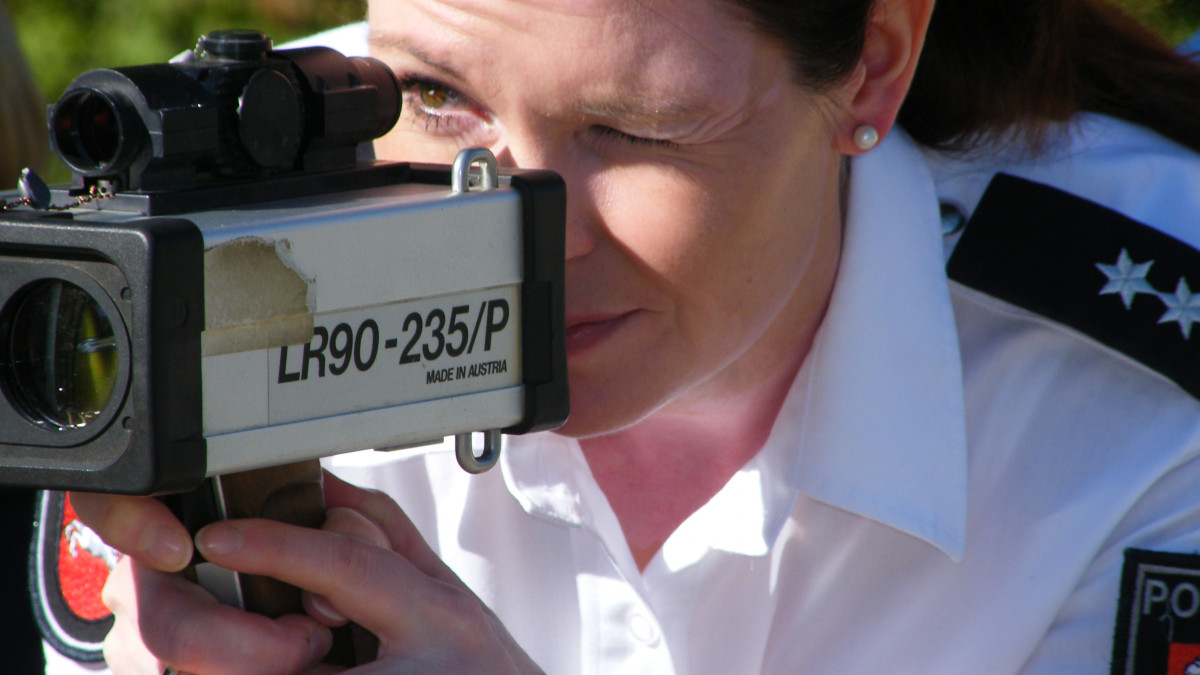 Wolfsburg: Motorradfahrer überholt mit 73 km/h zu viel auf dem Tacho ...