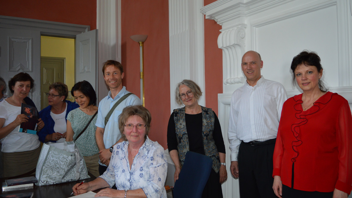 Ein Leben für die Musik: Agnes Kauer stellt Biografie vor ...