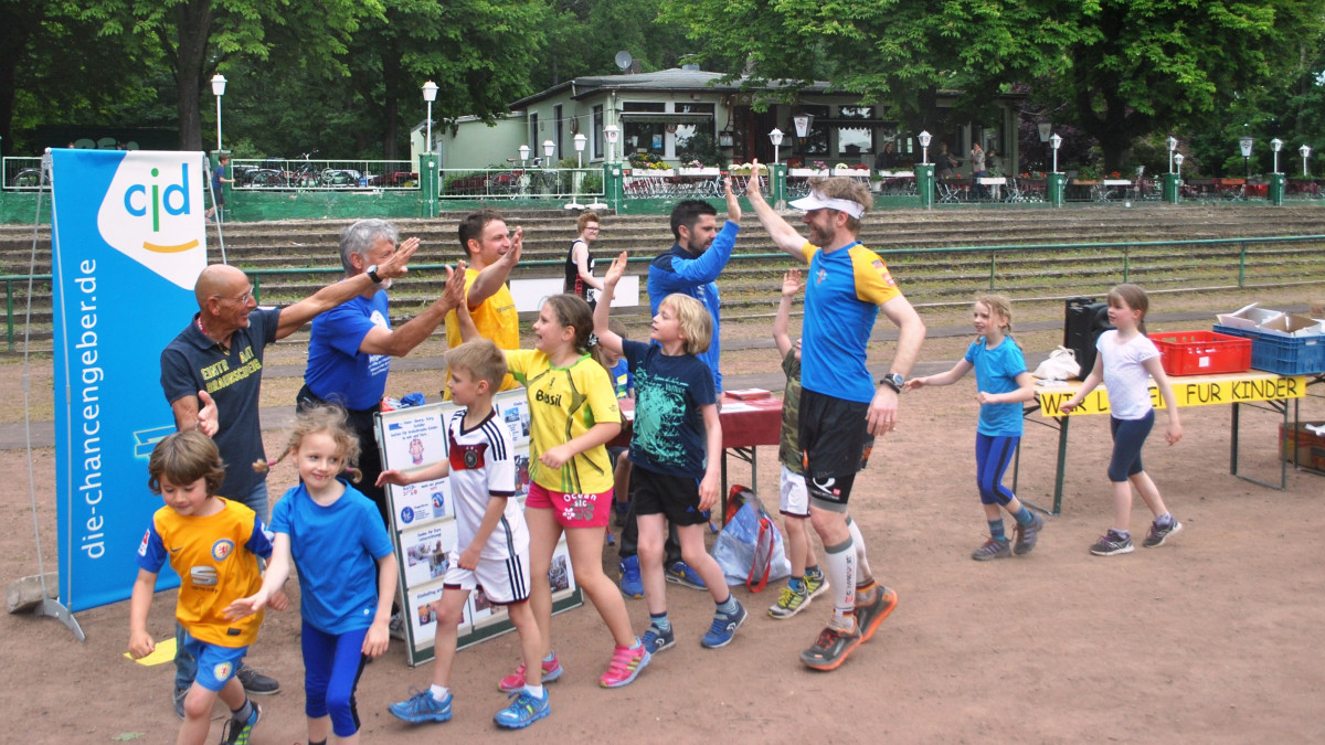 Für den guten Zweck: Sponsorenlauf der Hans-Georg-Karg-Schule ... Für den guten Zweck: Sponsorenlauf der Hans-Georg-Karg-Schule ...