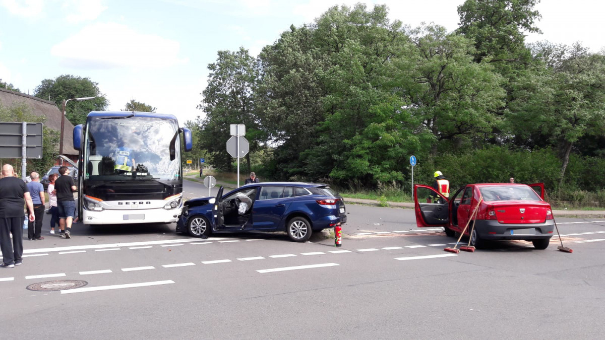 Wolfsburger verursacht Unfall mit Reisebus und wird schwer verletzt | regionalHeute.de