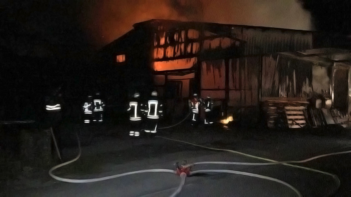 Großfeuer: Scheune im Vollbrand | regionalHeute.de