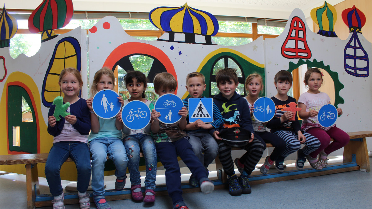 Kreisverkehrswacht Helmstedt übt mit Vorschulkindern | regionalHeute.de