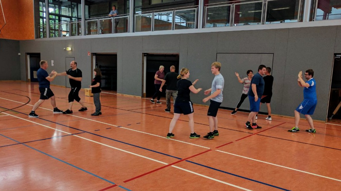 Bei Gewalt im Einsatz: So können sich Feuerwehrleute wehren ...