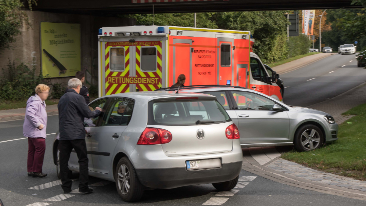 Peiner Straße - Auto mit Radfahrerin zusammengestoßen | regionalHeute.de