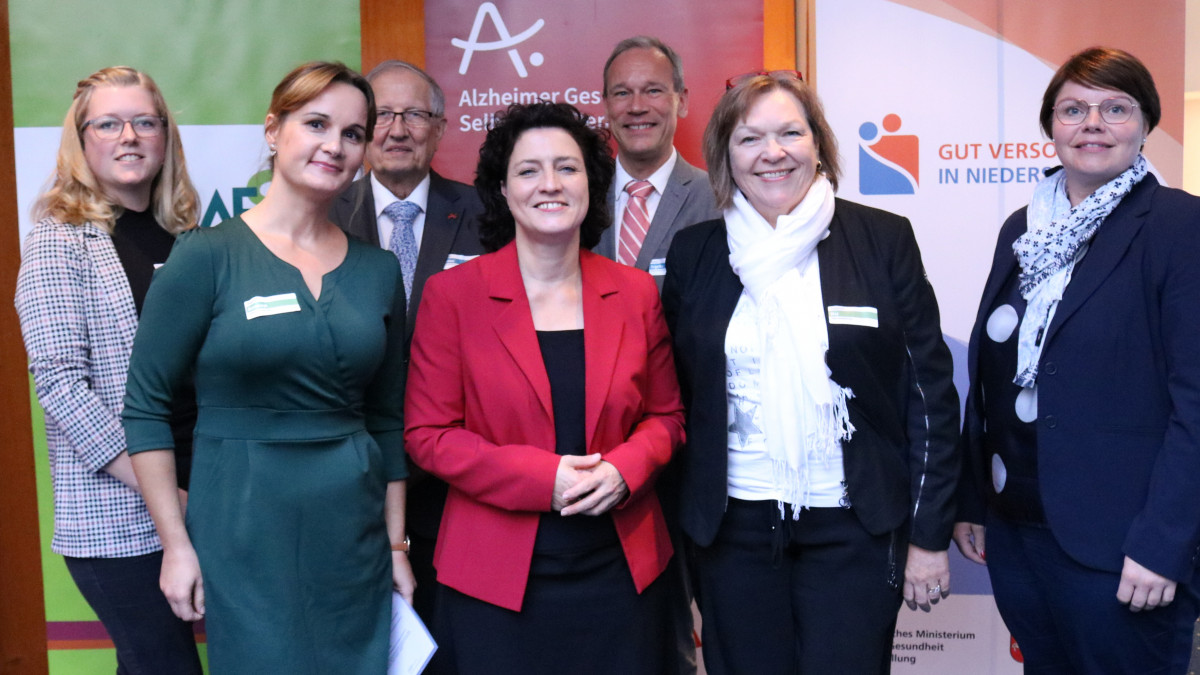 Carola Reimann zeichnet neun Modellprojekte gegen Demenz aus ...