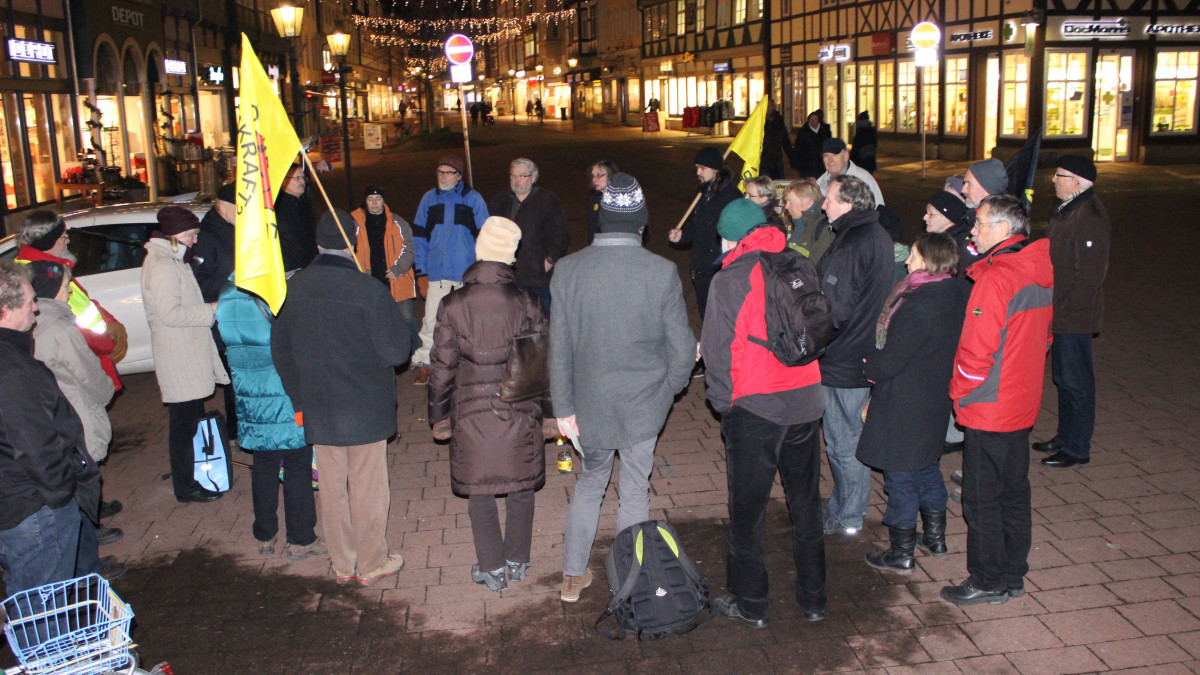 Die Mahnwachen der WAAG: Warum sie immer weiter kämpfen | regionalHeute.de