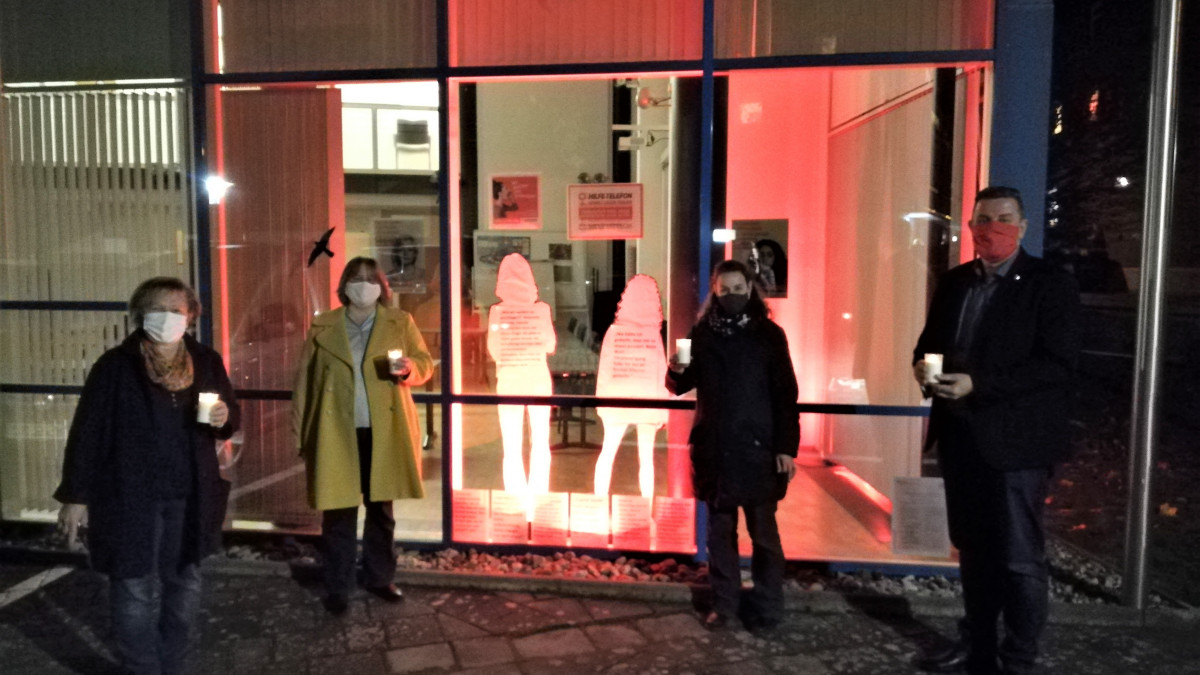 „Tag gegen Gewalt an Frauen“: Ratssaal in Lehre wird orange leuchten ...