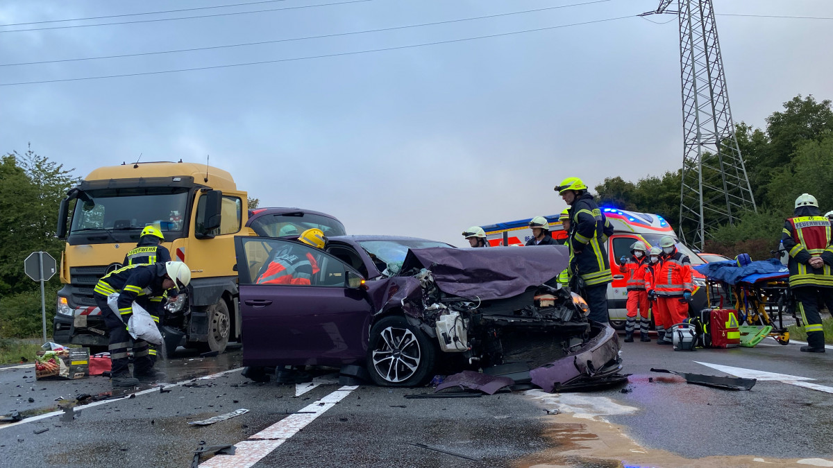 Vienenburg: Horror-Unfall auf L518: 22-Jährige übersieht Sattelzu ...