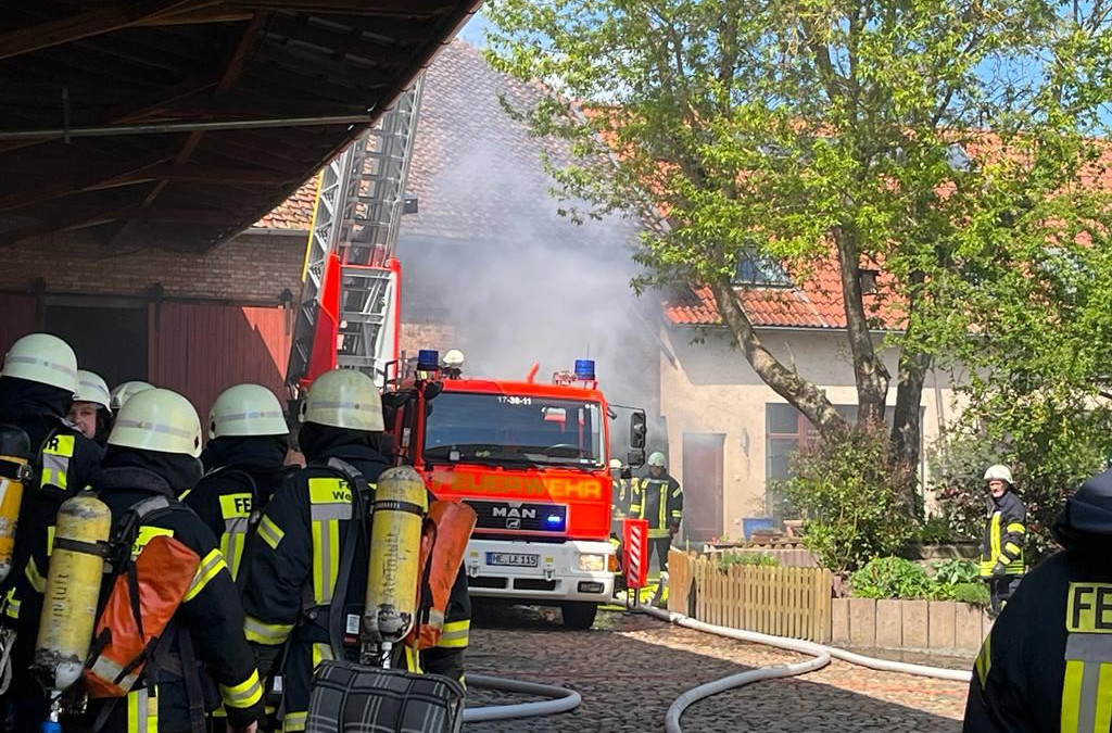 Lehre: Scheune brennt - Die gesamte Gemeindefeuerwehr im Einsatz | regionalHeute.de