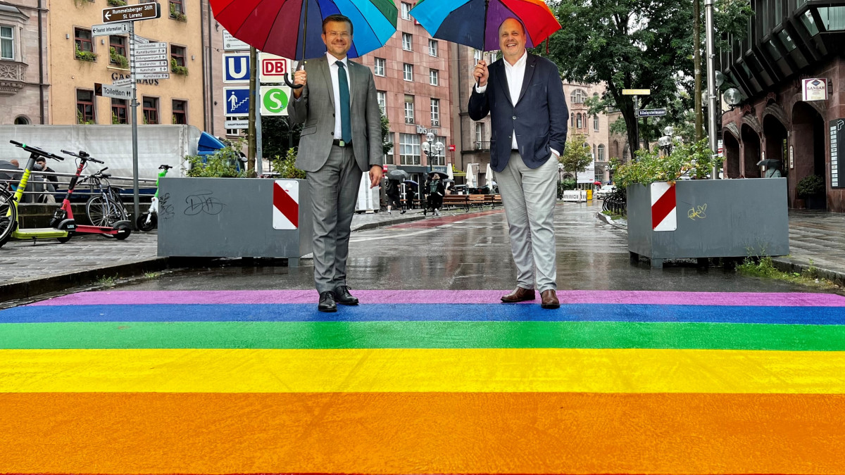 Braunschweig: Für Toleranz - Regenbogen-Zebrastreifen gefordert | regionalHeute.de