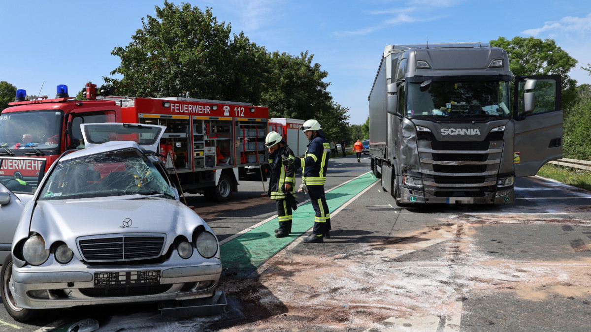 Haverlah: Auto kollidiert mit LKW: 82-Jähriger schwer verletzt | regionalHeute.de