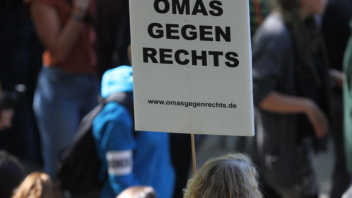 Zehntausende demonstrieren gegen Rechtsextremismus | regionalHeute.de