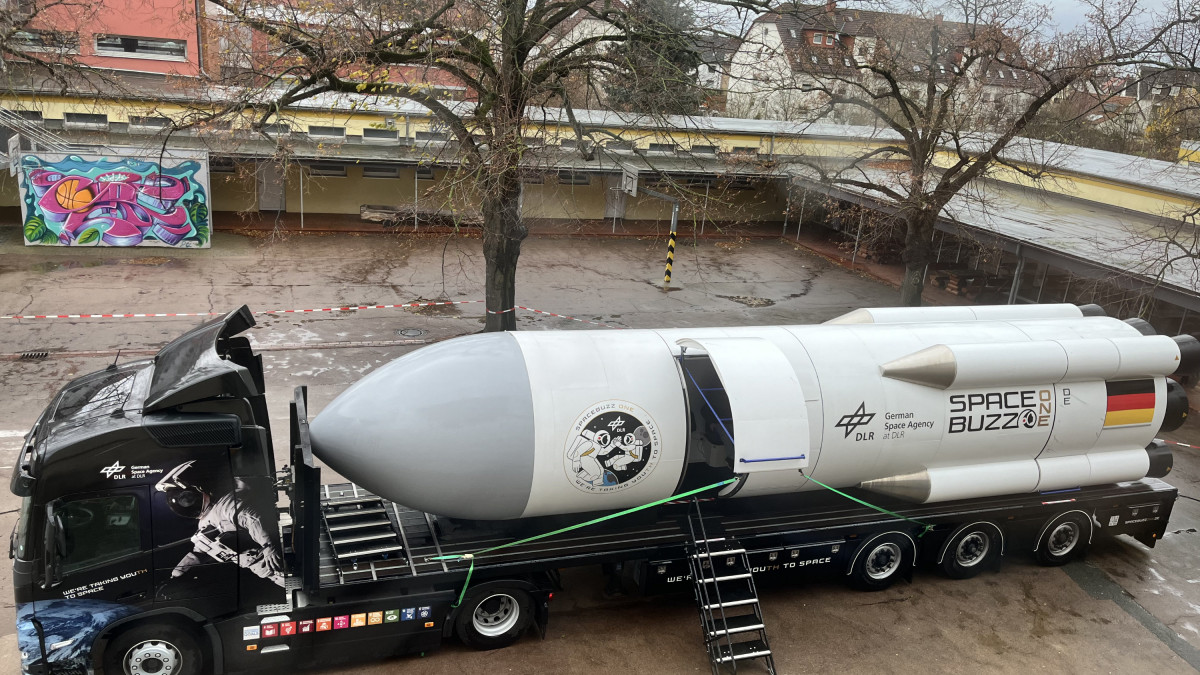 Spacebuzz One besucht IGS Helmstedt: Schule im Raumfahrt-Fieber | regionalHeute.de