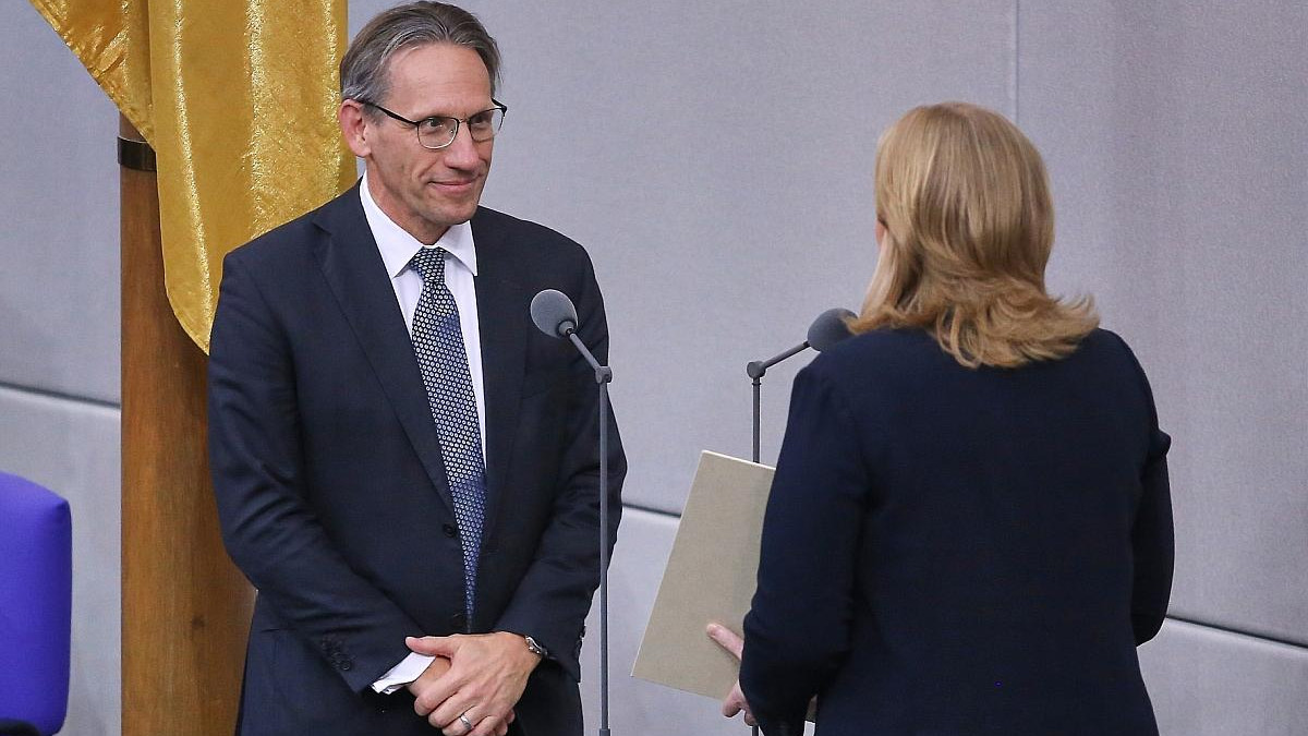 Jörg Kukies als neuer Bundesfinanzminister vereidigt | regionalHeute.de