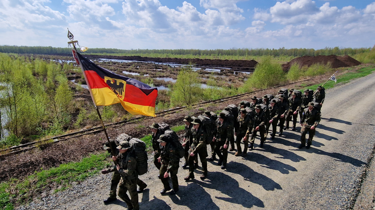 "Marsch, Marsch" - Soldaten trainieren in Gifhorn | regionalHeute.de