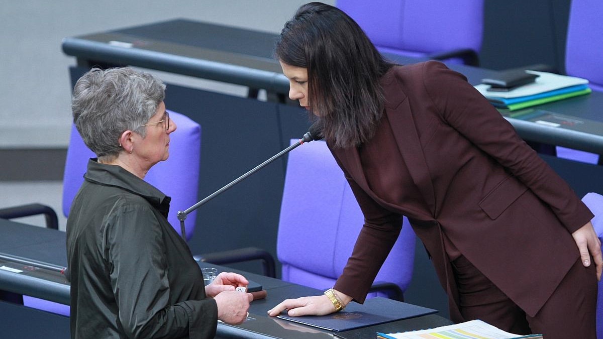 Haßelmann rühmt Baerbocks Verzicht auf Kanzlerkandidatur | regionalHeute.de