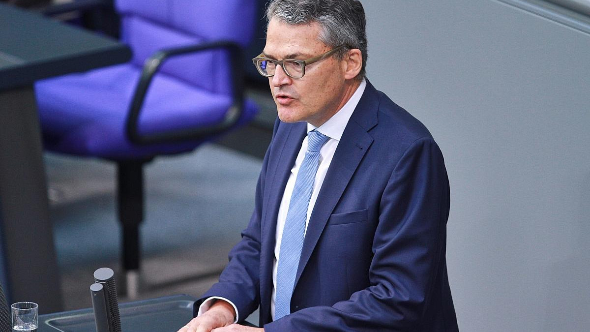 IZH-Verbot: Kiesewetter warnt vor neuen Wegen der Terrorausbreitung ...