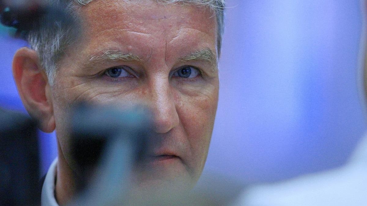 Höcke will als Ministerpräsident "sofort" den Bund verklagen ...