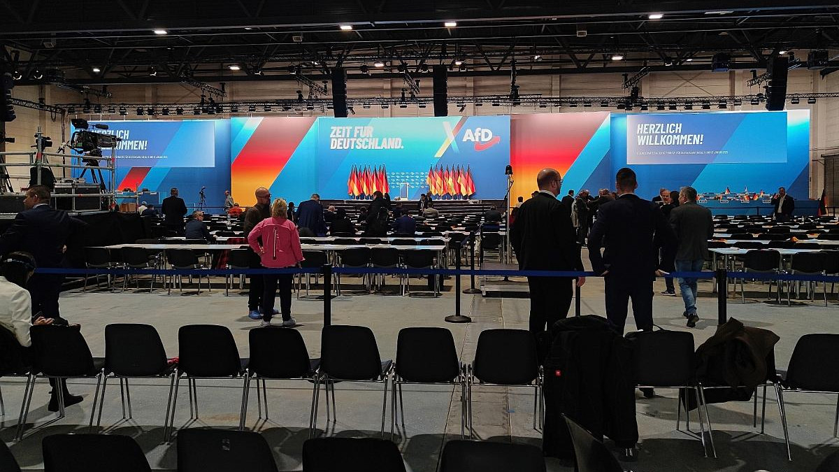 AfD setzt Parteitag in Riesa fort - Debatte über JA erwartet ...