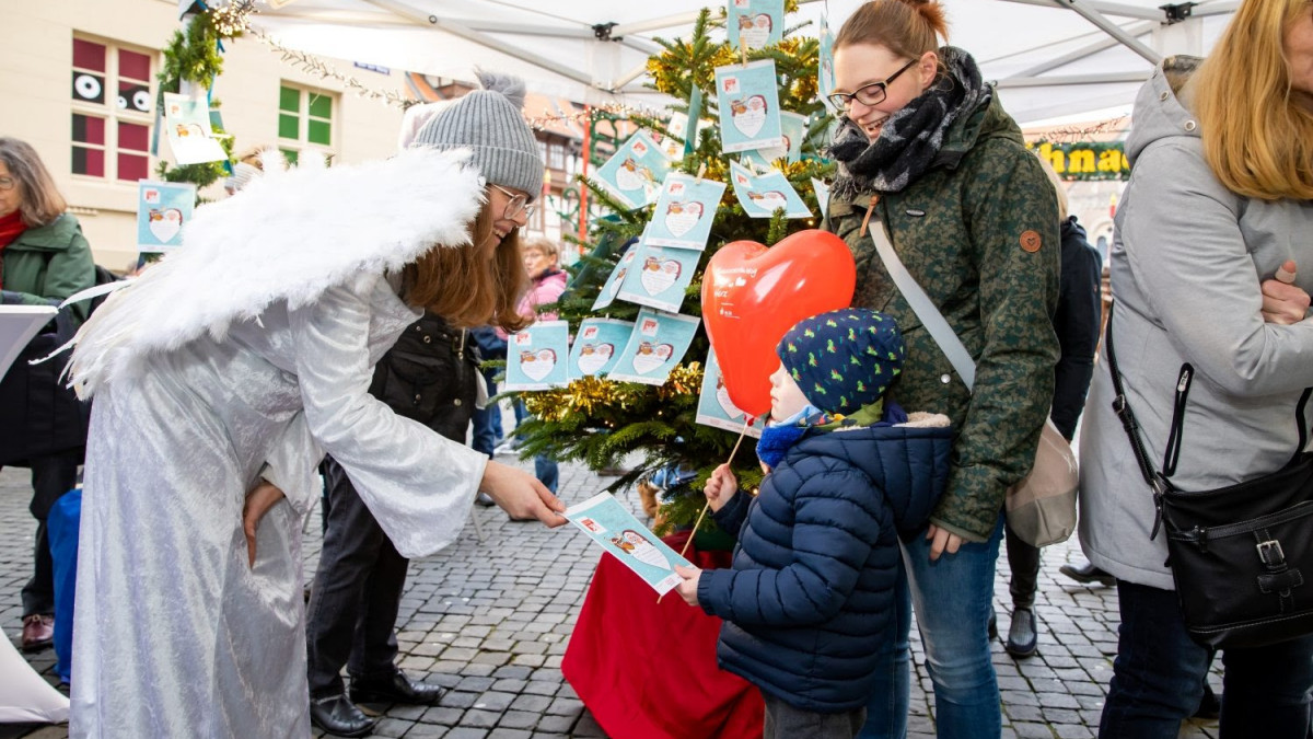 Braunschweig: Mit dem "Baum voller Wünsche" Weihnachtsfreude schenken ...