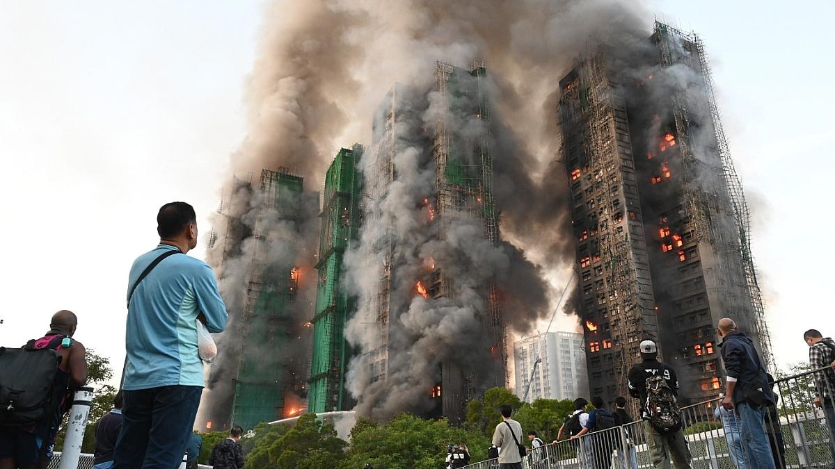 Feuer in Hongkonger Wohnkomplex fordert mehrere Todesopfer ...