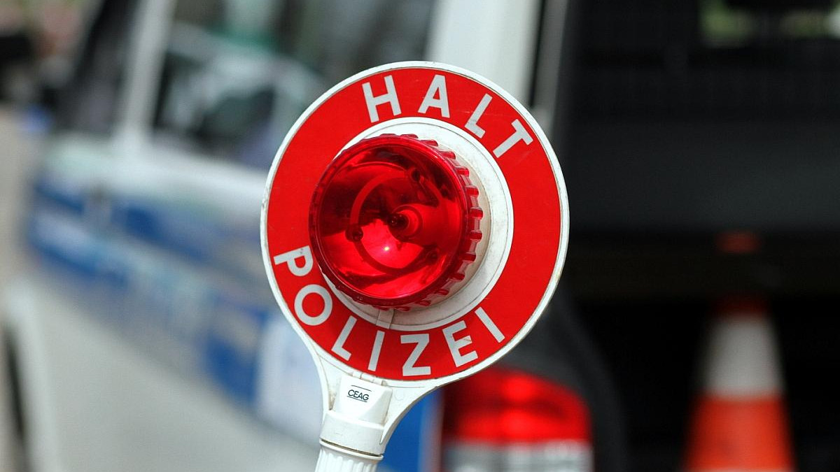 Polizei stellt Führerscheine nach illegalen Autorennen in Oldenburg sicher | regionalHeute.de