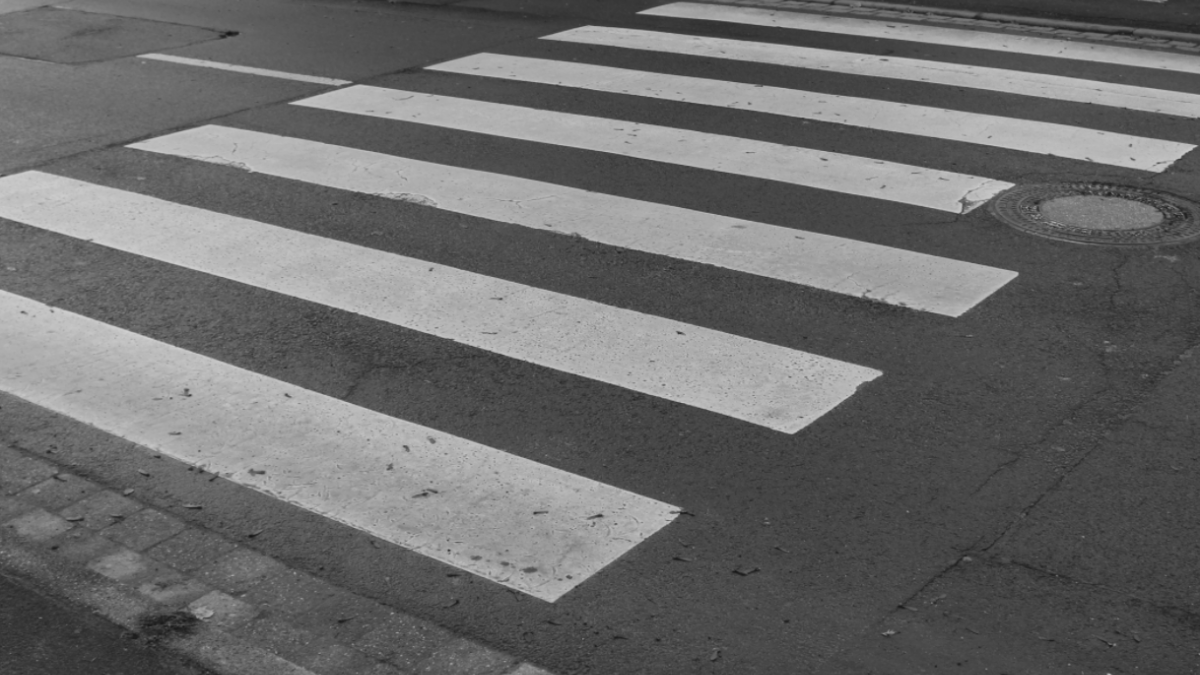 Helmstedt: Kind (4) auf Zebrastreifen von Auto erfasst und schwer verletzt | regionalHeute.de