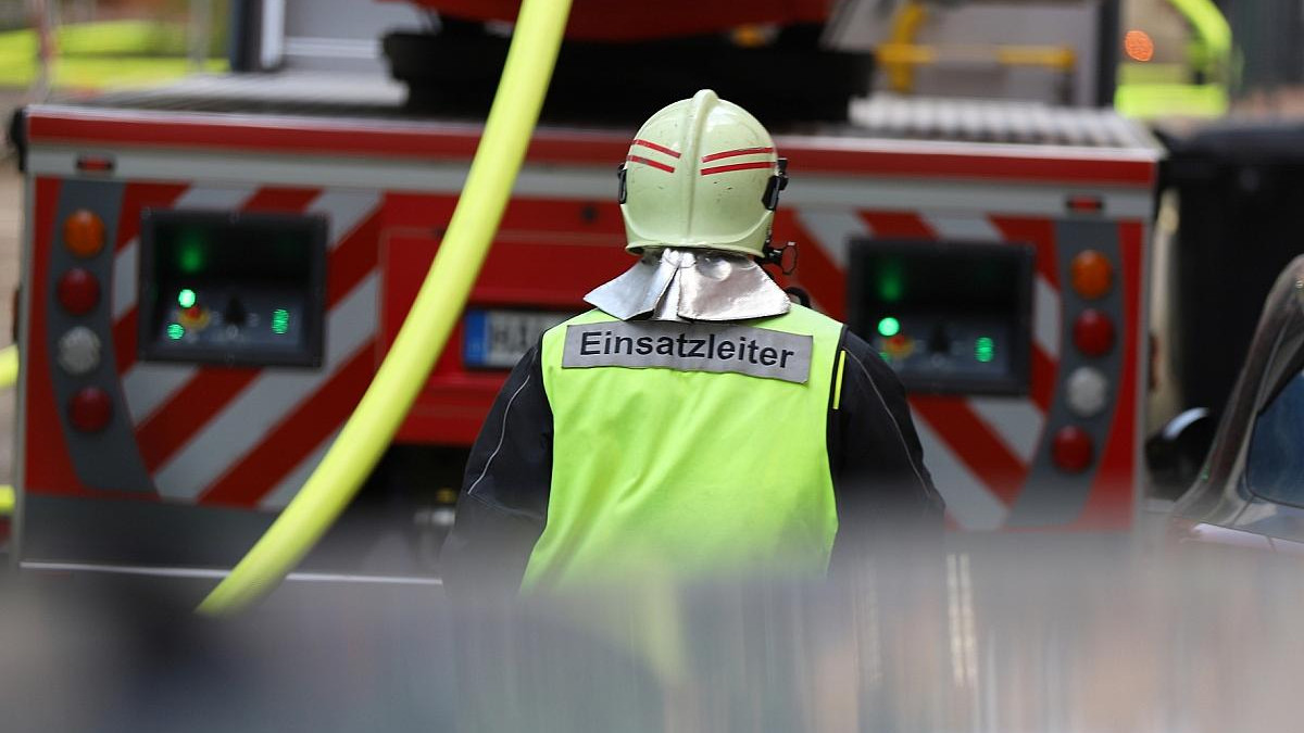 Schweißarbeiten lösen Brand in Lagerhalle in Sande aus | regionalHeute.de